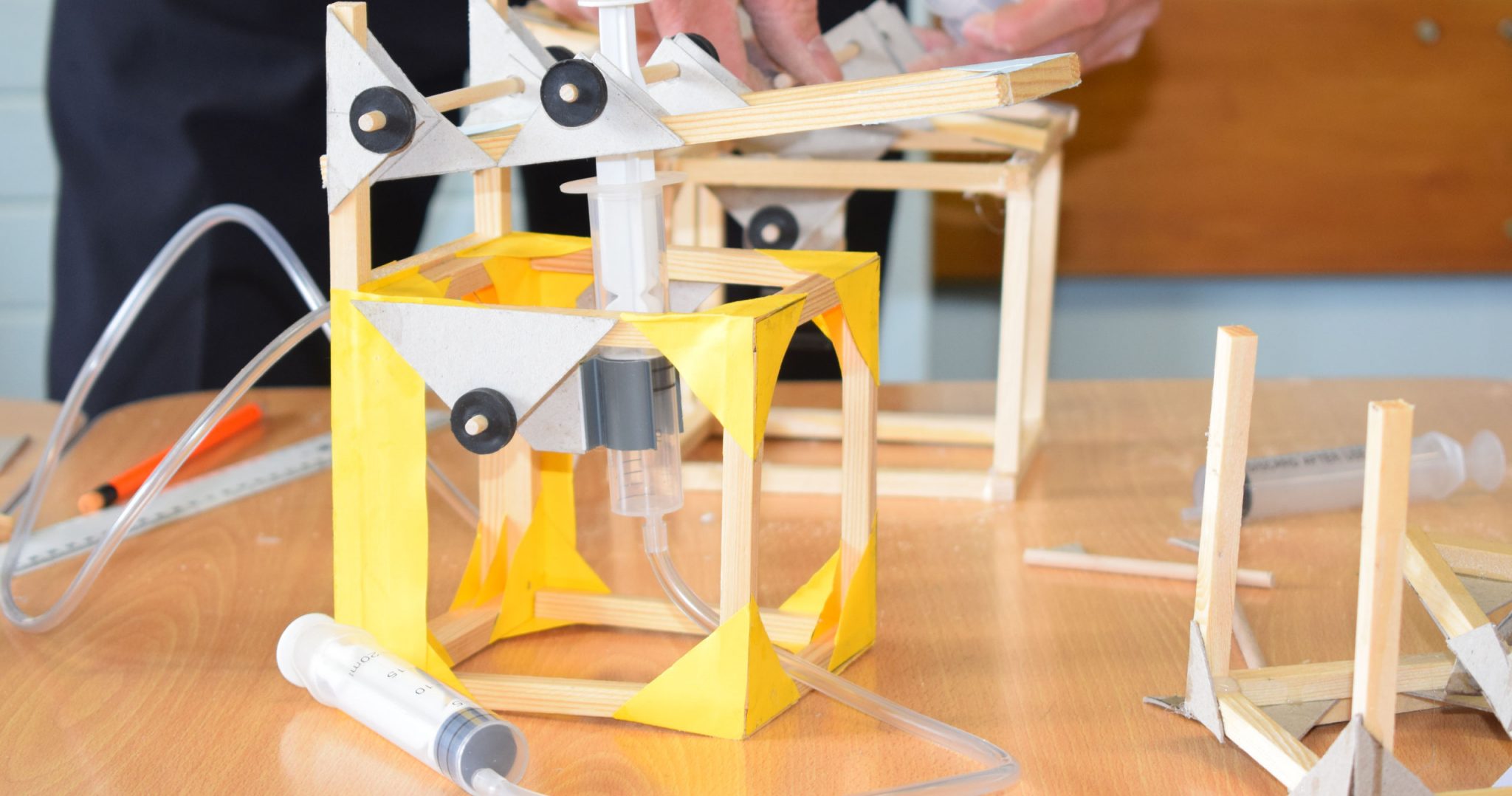 STEM project for Secondary Schools Secondary Engineer - Primary Engineer